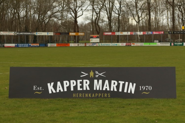 DSV’61 verwelkomt Kapper Martin als nieuwe reclamebordsponsor.